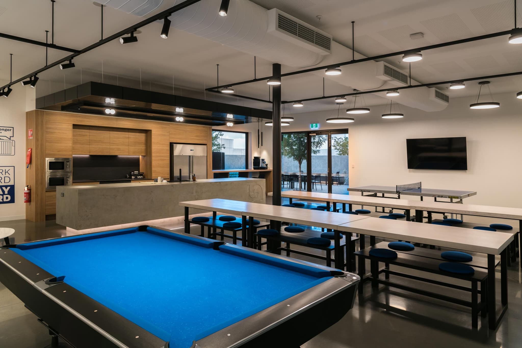 Akira Track Light | Unios