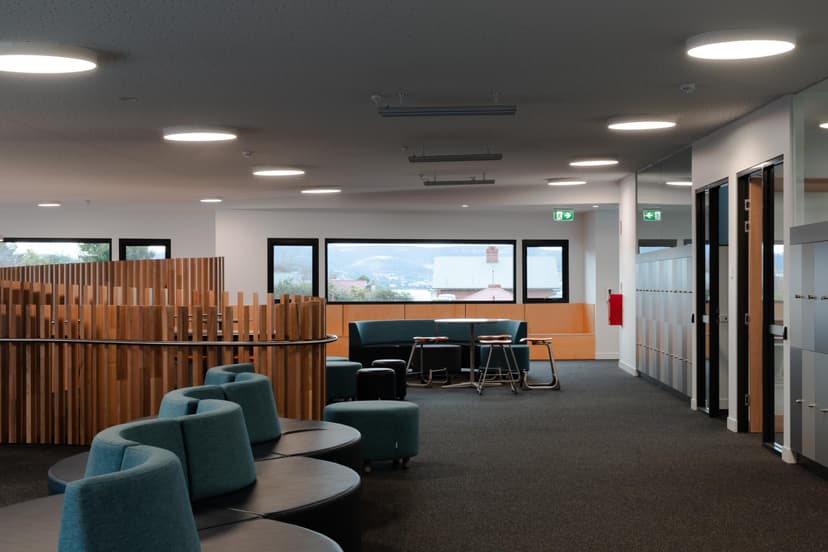 Akira Ceiling Light | Unios