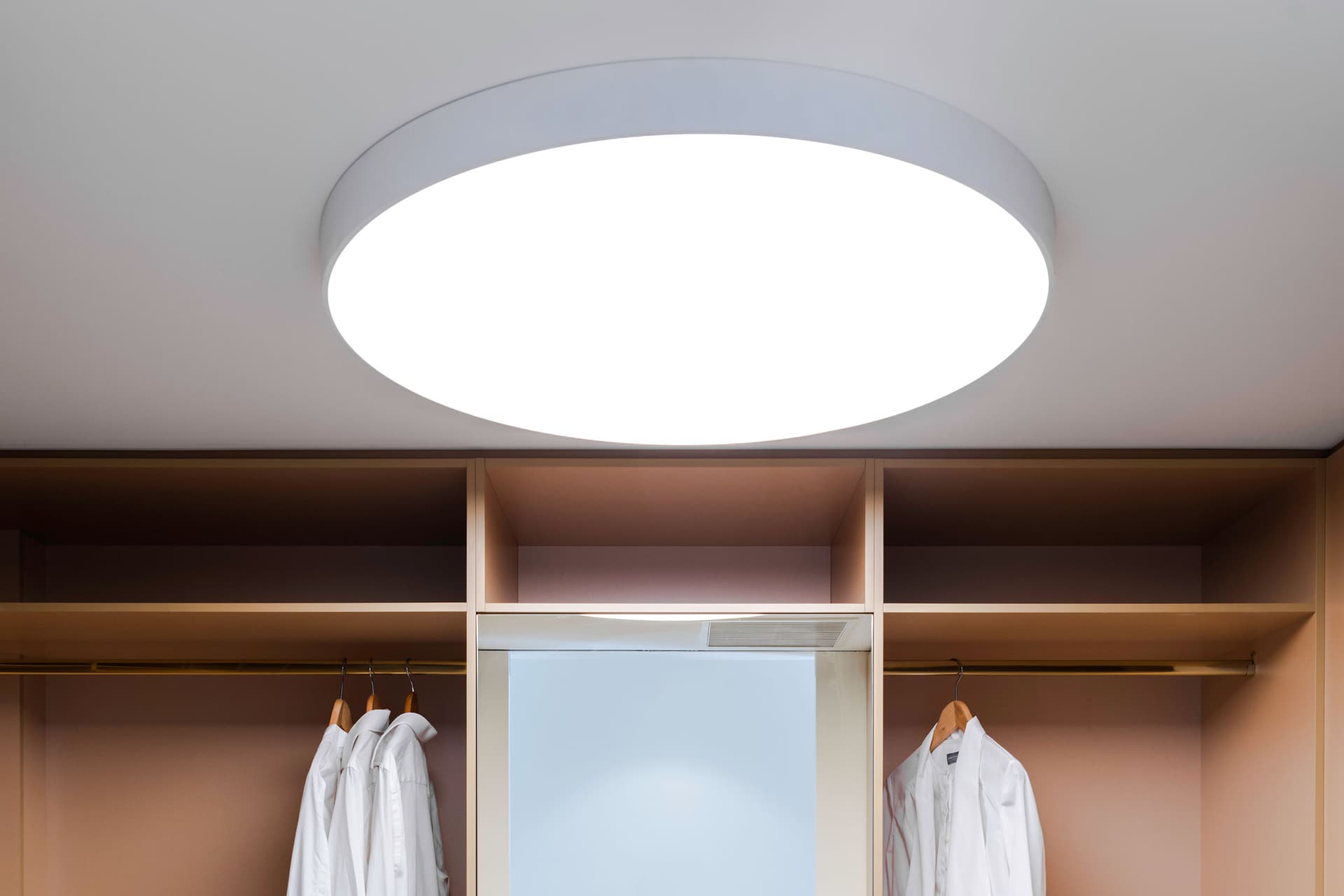 Akira Ceiling Light | Unios