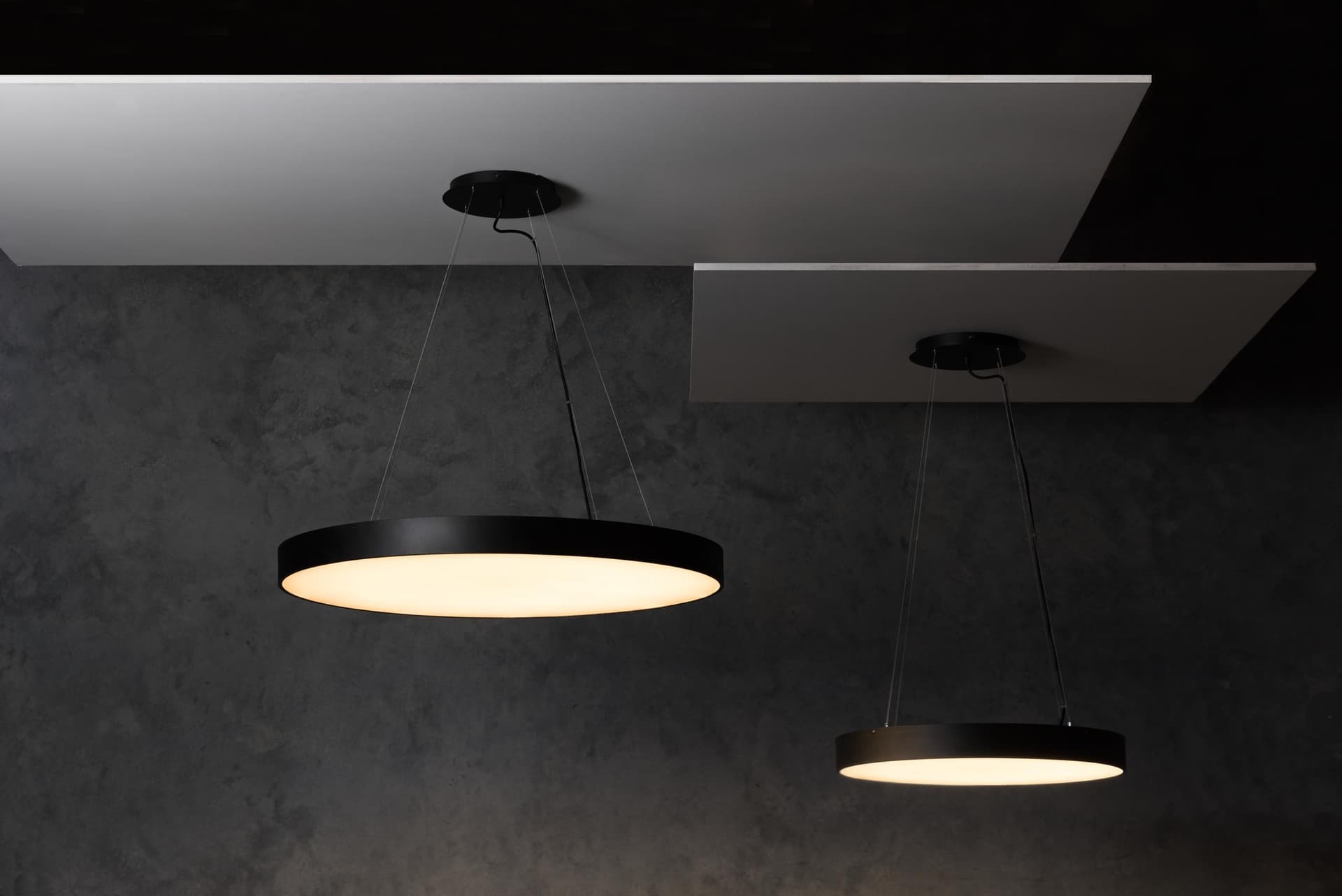 Akira Suspended Ceiling Light | Unios