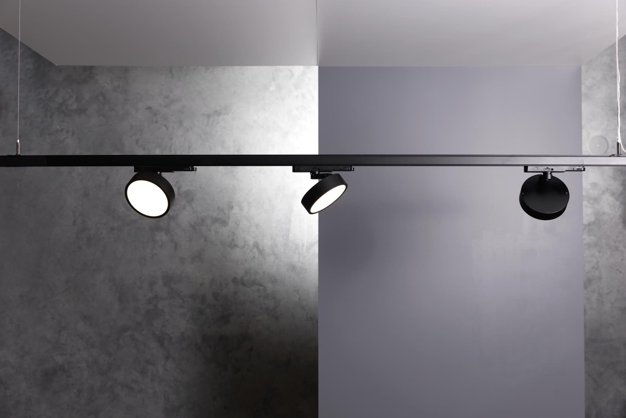 Akira Track Light | Unios