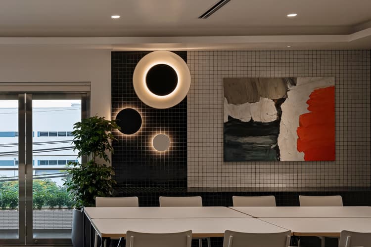 Iris Wall Light | Unios