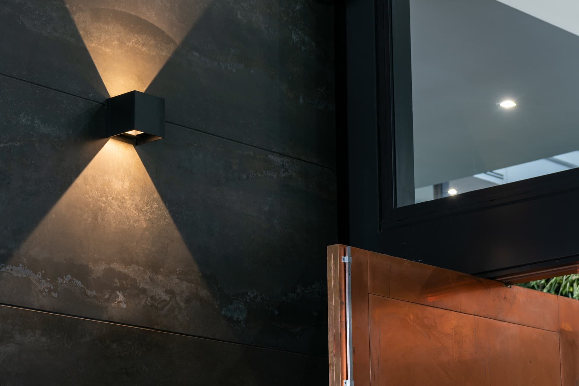 Marc Wall Light | Unios